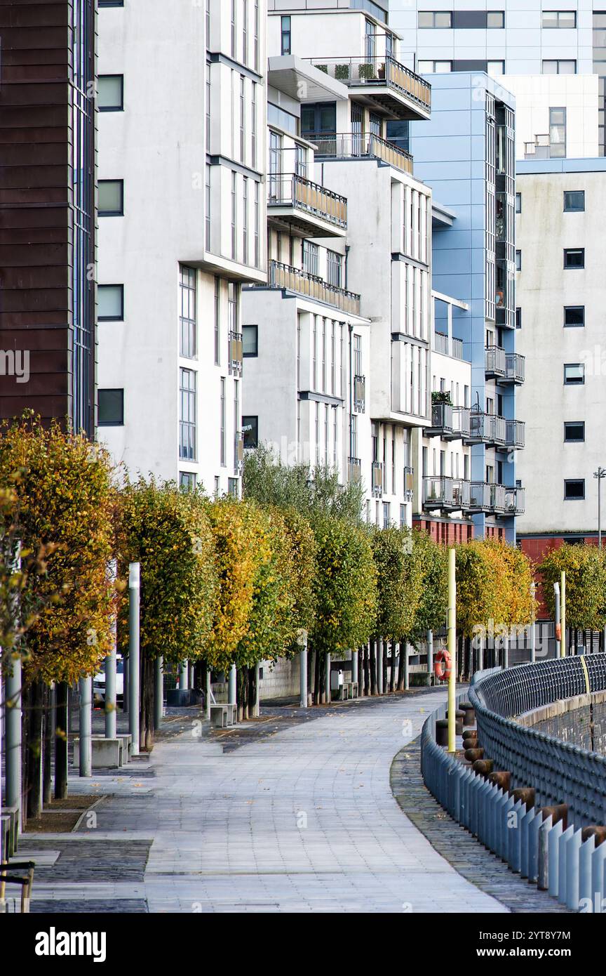 Modern high rise flats at Glasgow Harbour Stock Photo - Alamy