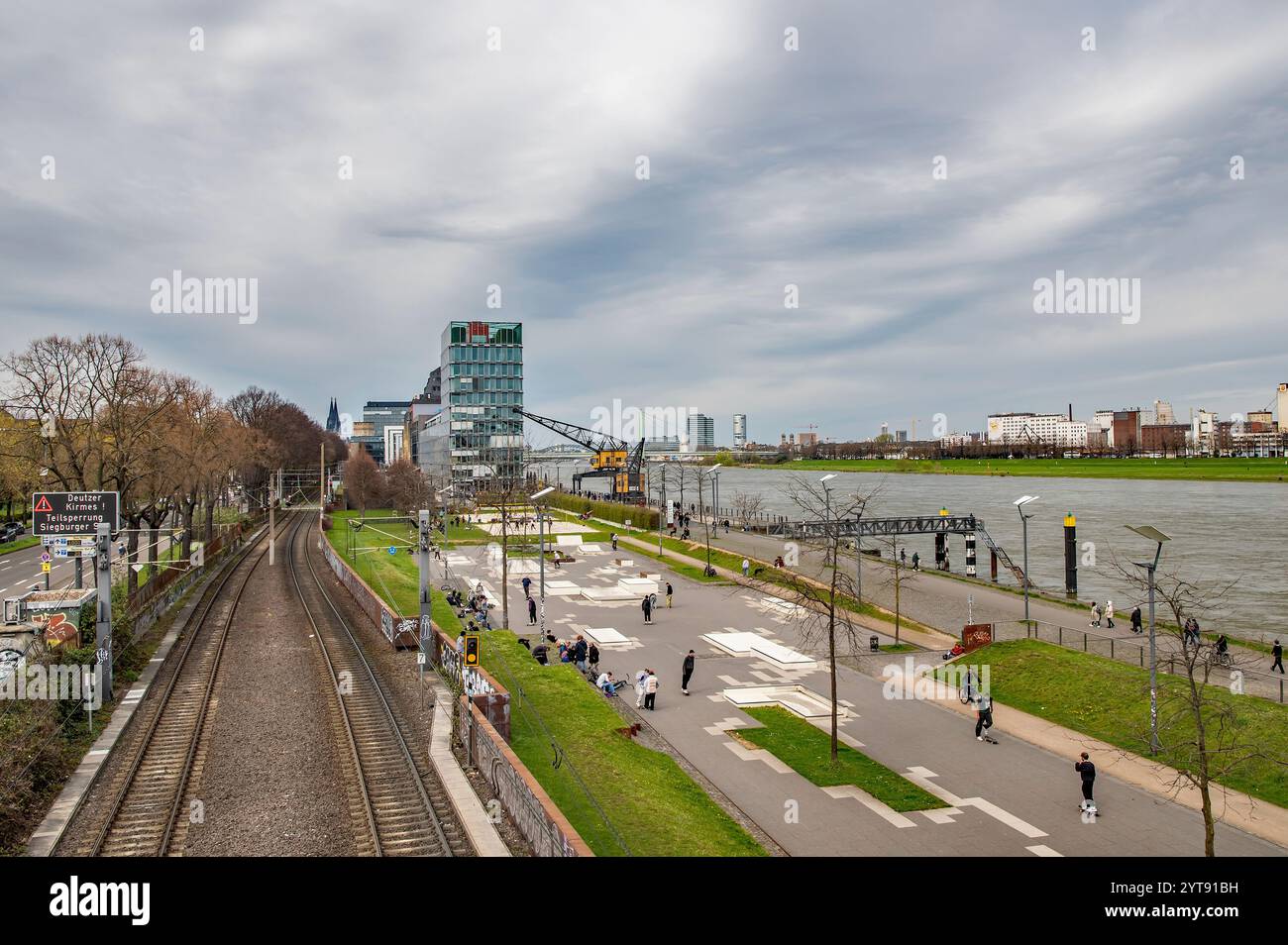 Shipping plaza hi-res stock photography and images - Alamy