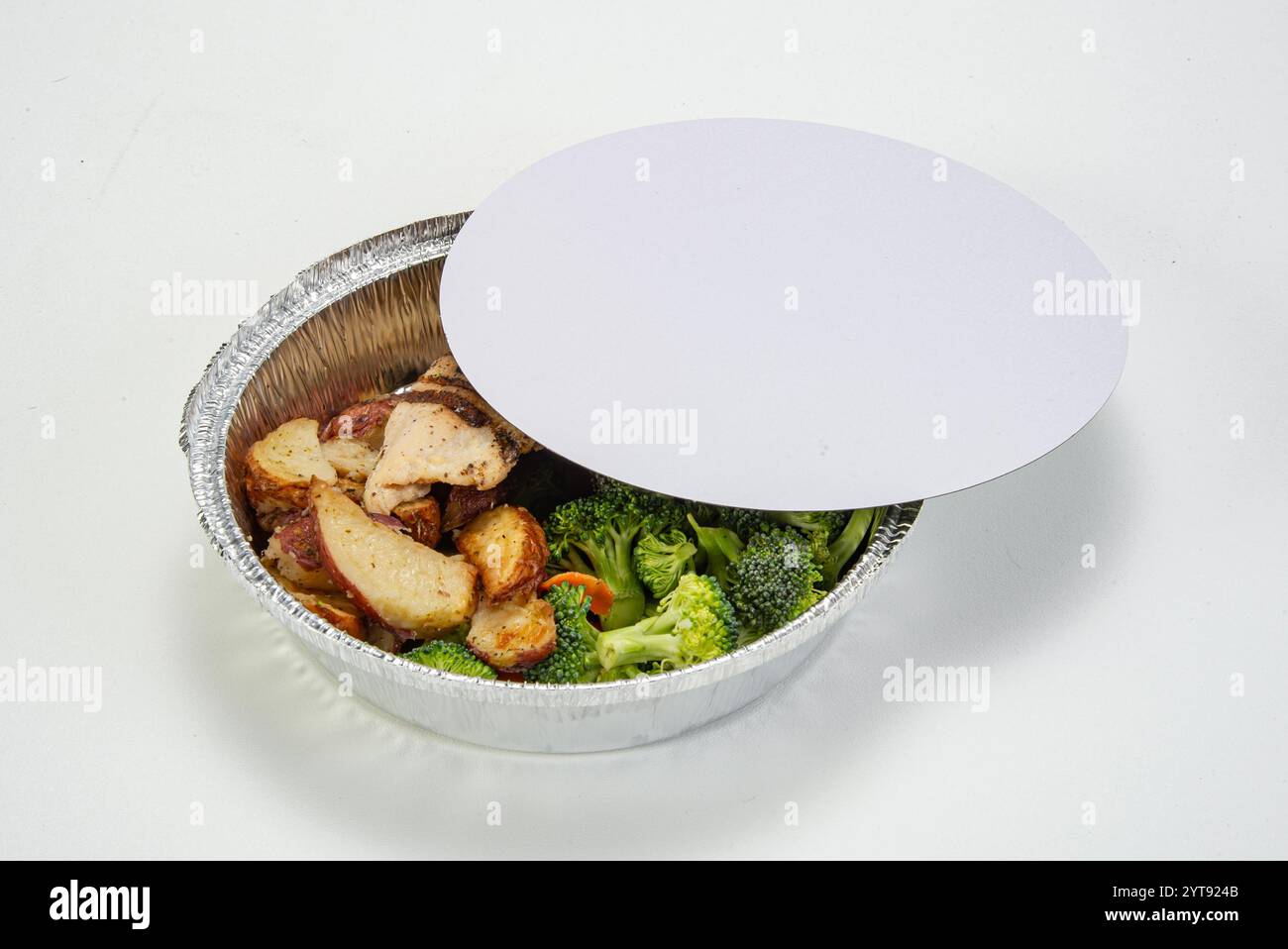 Aluminum foil container hi-res stock photography and images - Alamy
