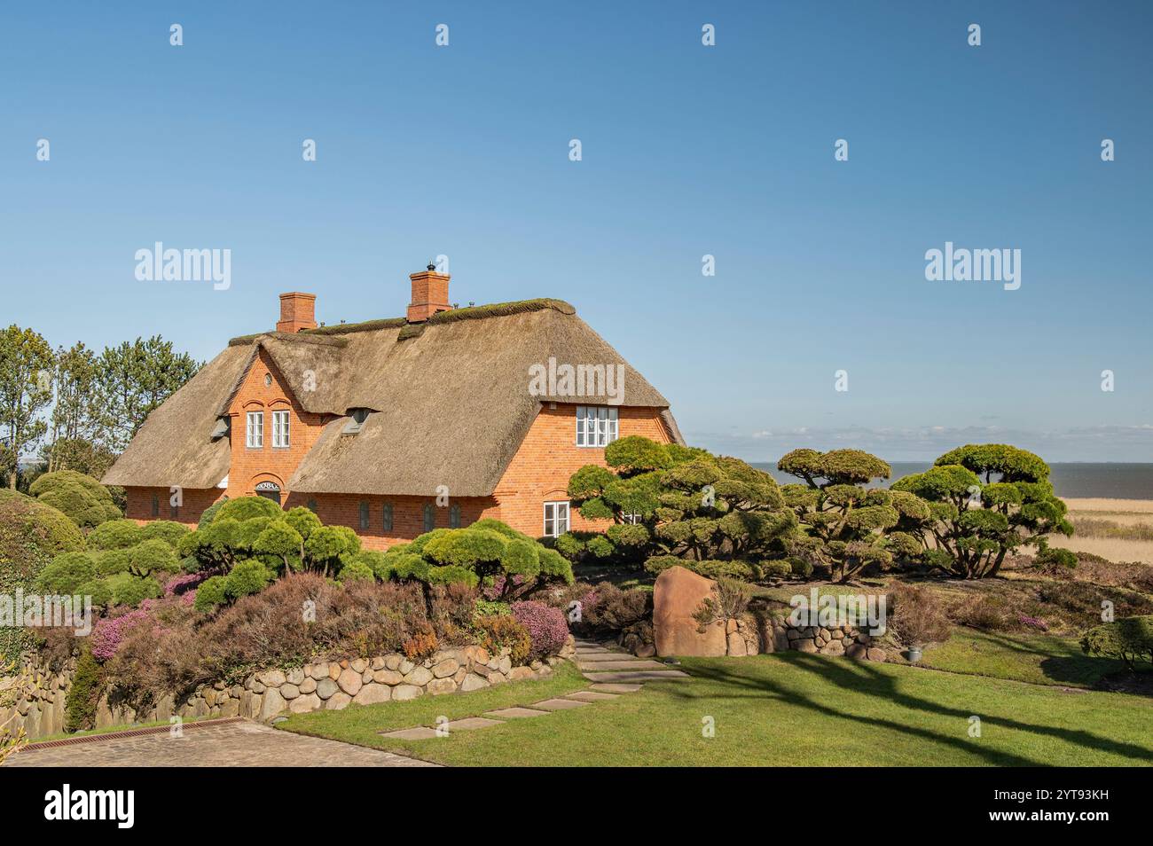 Heather thatched roof hi-res stock photography and images - Alamy