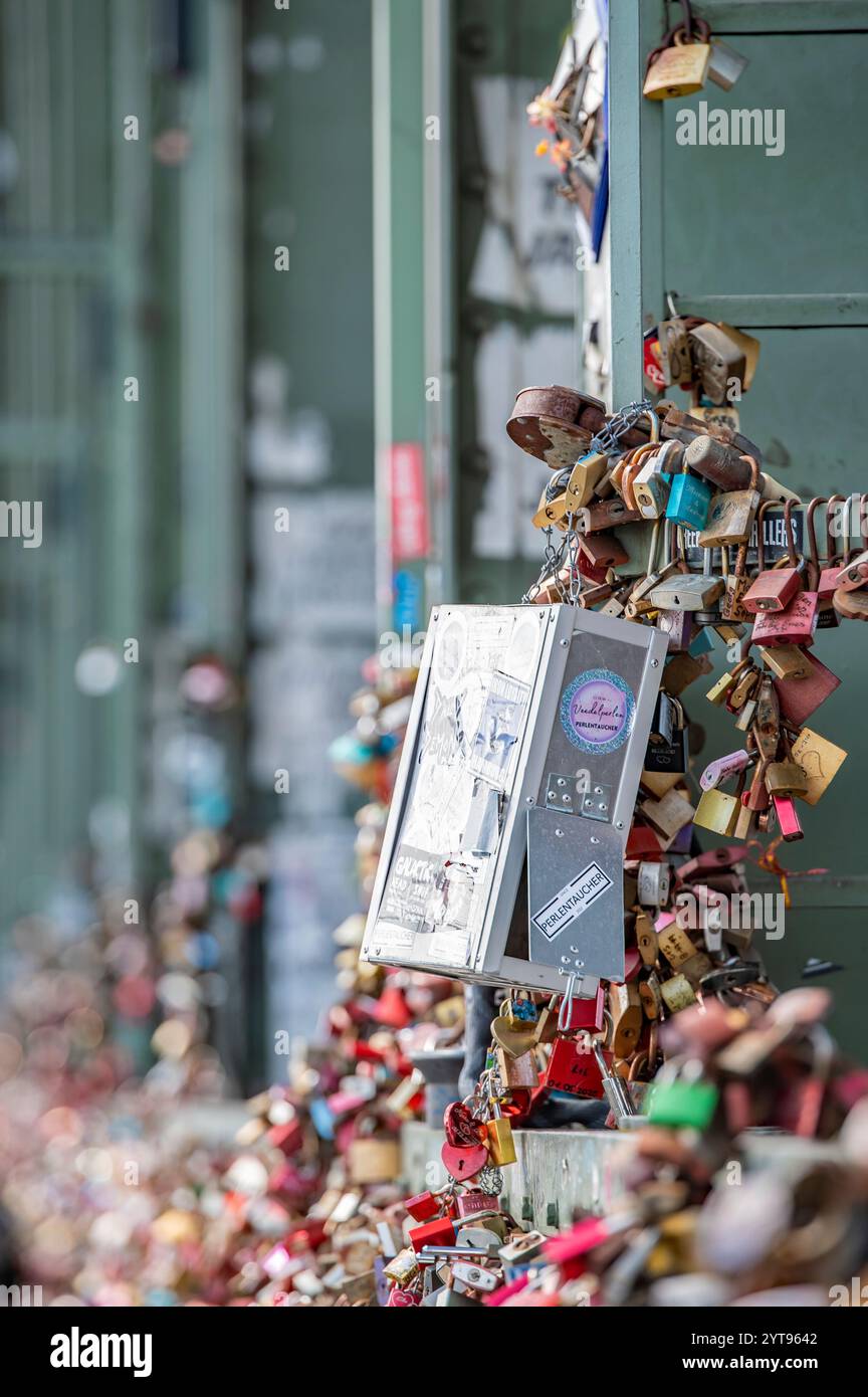 Love locks hohenzollern bridge hi-res stock photography and images - Alamy