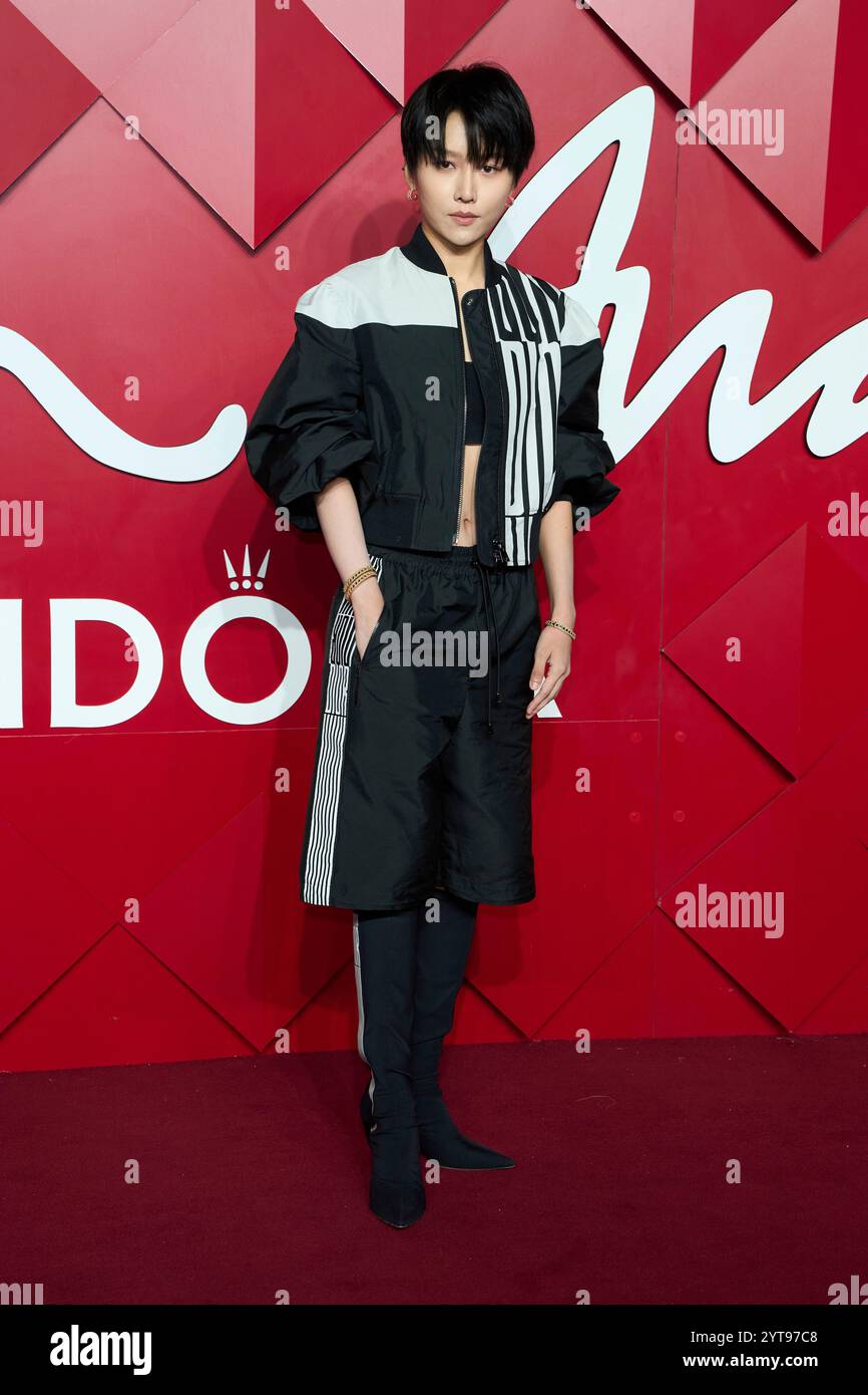 Liu Yuxin poses for photographers upon arrival at The Fashion Awards ...