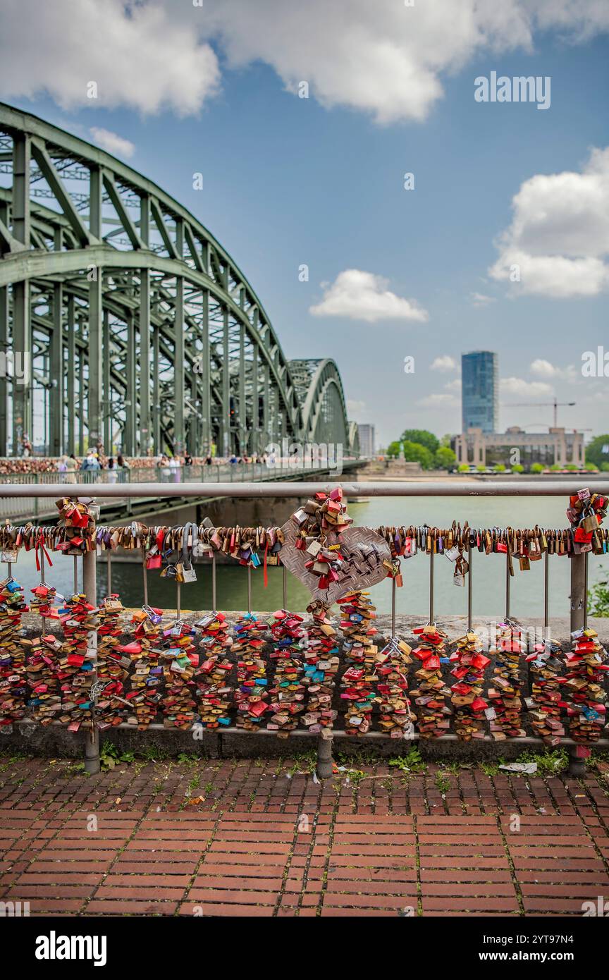 Love locks hohenzollern bridge hi-res stock photography and images - Alamy