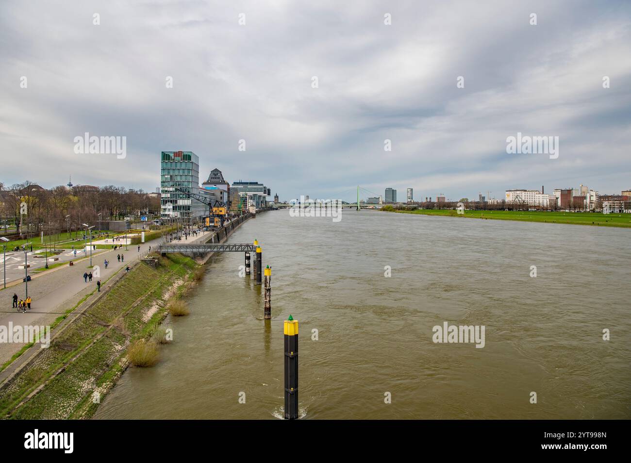 Cologne riverfront hi-res stock photography and images - Alamy