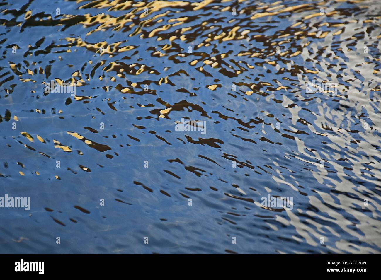 Fountain reflections hi-res stock photography and images - Alamy