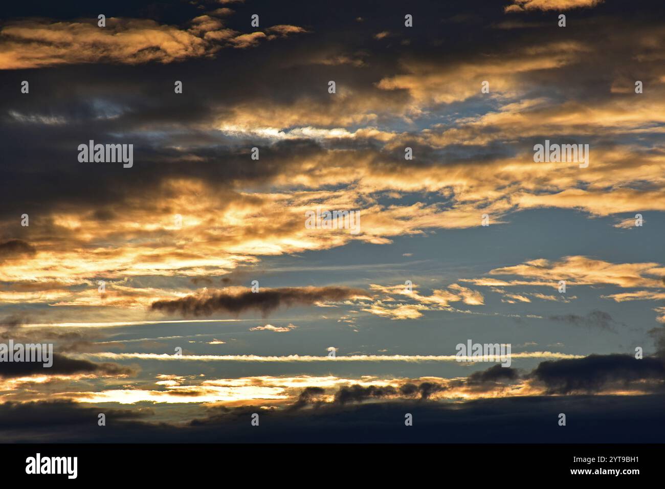 Golden hour in cloud hi-res stock photography and images - Alamy