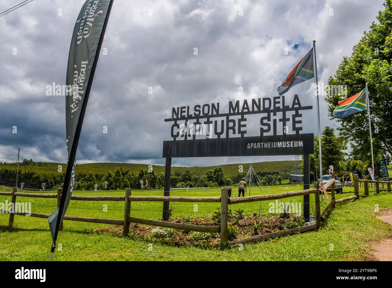 Nelson Mandela capture site , steel statue in Howick midlands KwaZulu ...