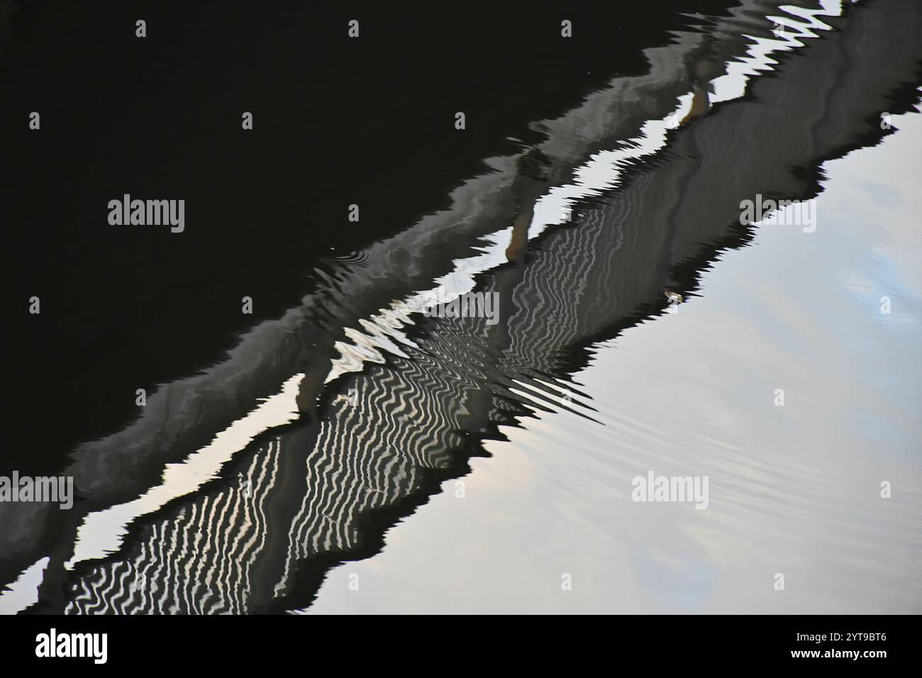 In the water mirror - Bridge railing Stock Photo - Alamy