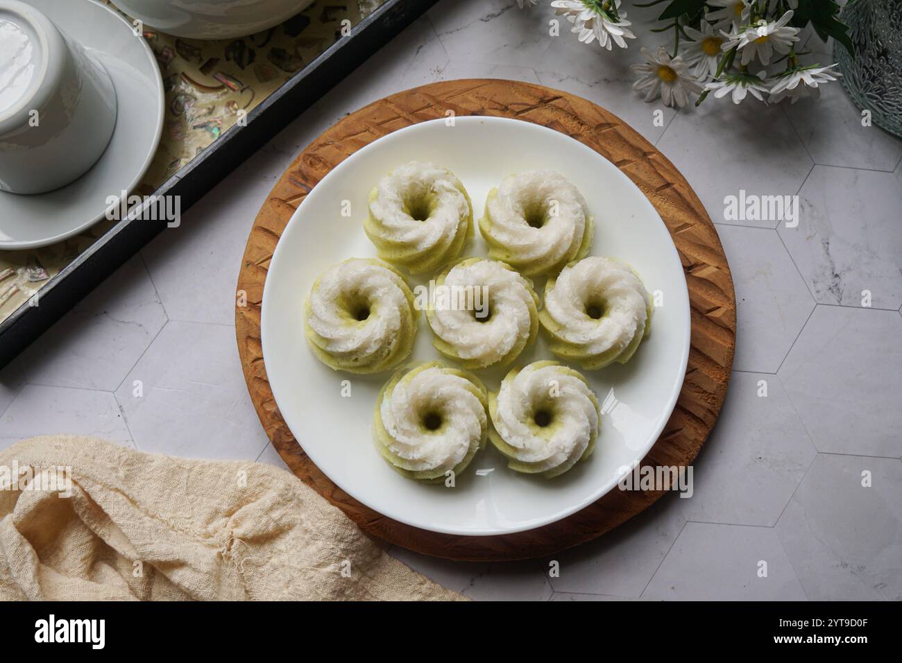 Puteri Ayu, Malaysian traditional steamed sponge pandan coconut cake ...