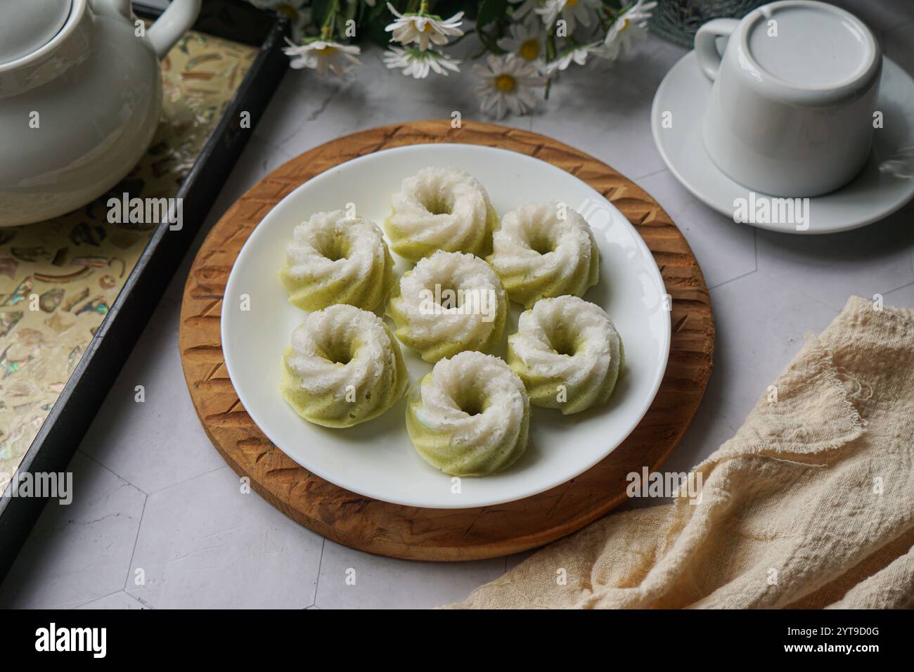 Puteri Ayu, Malaysian traditional steamed sponge pandan coconut cake ...