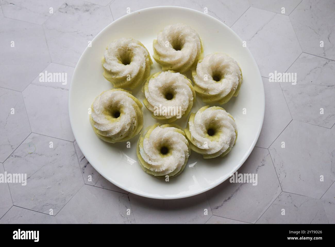 Puteri Ayu, Malaysian traditional steamed sponge pandan coconut cake ...