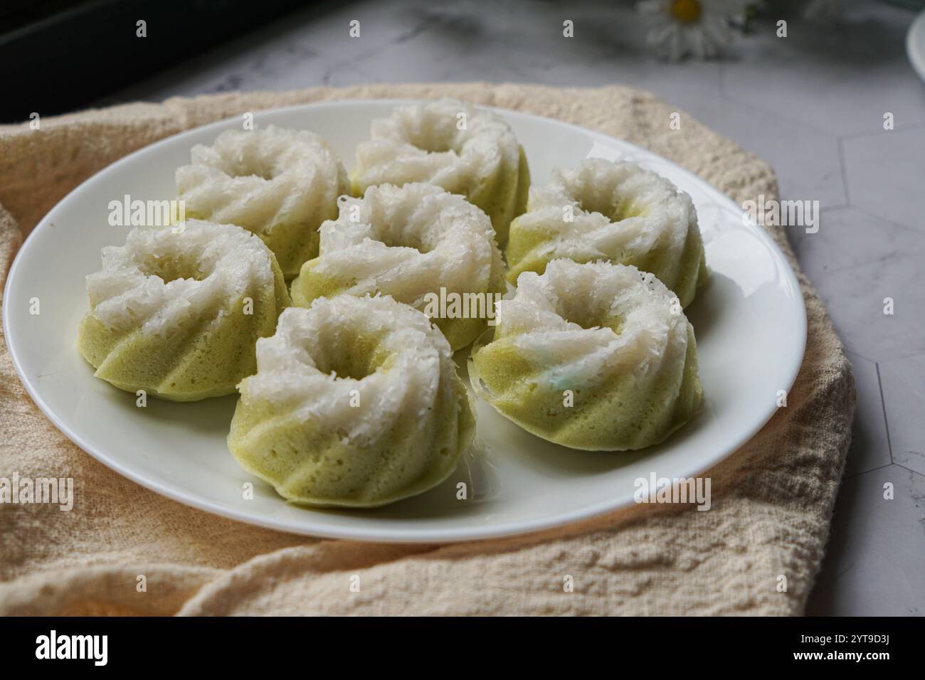 Puteri Ayu, Malaysian traditional steamed sponge pandan coconut cake ...