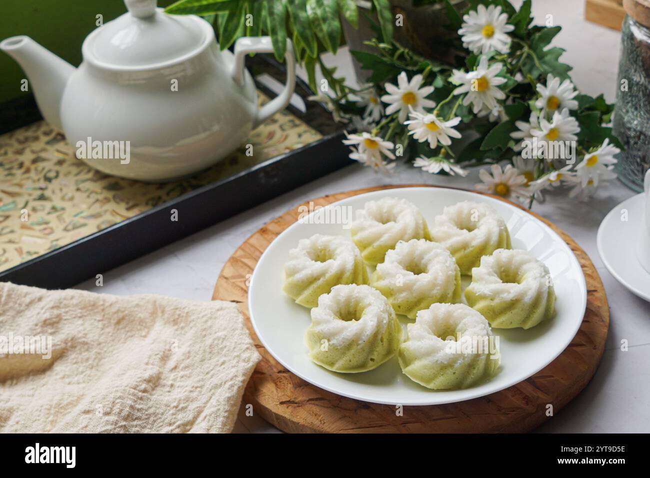 Puteri Ayu, Malaysian traditional steamed sponge pandan coconut cake ...
