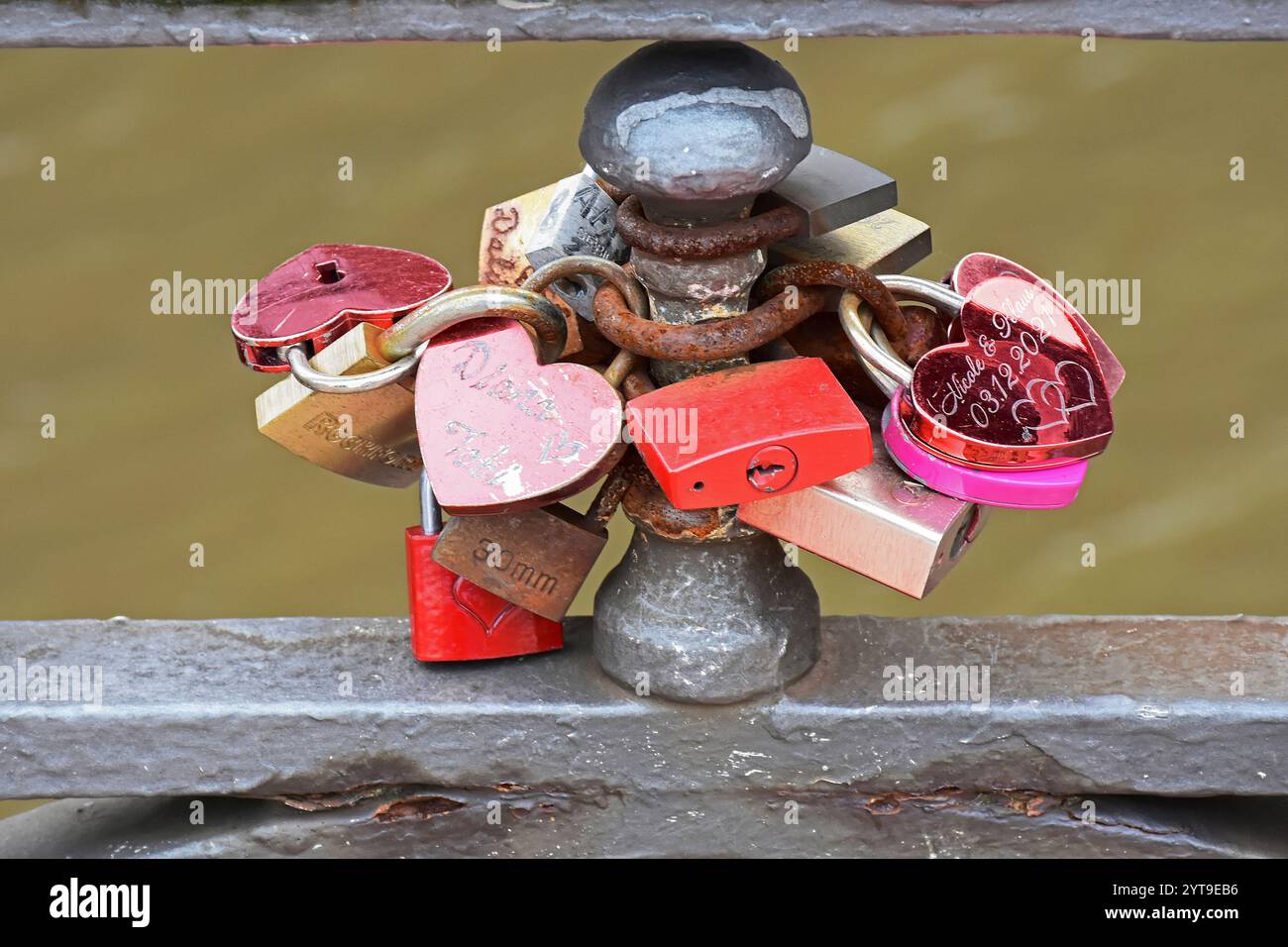 Close up padlocks hanging hi-res stock photography and images - Alamy