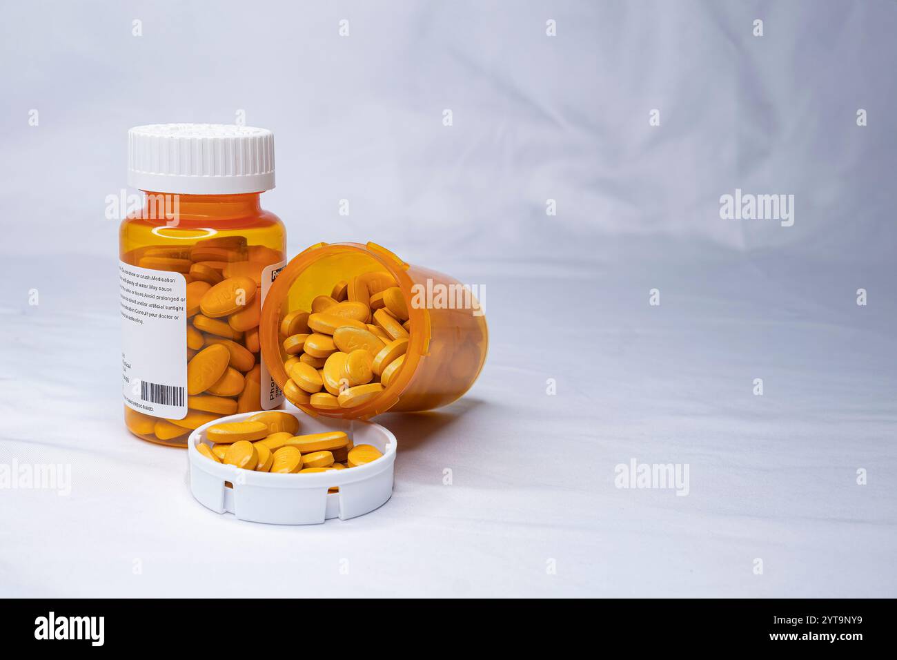 Orange drug container hi-res stock photography and images - Alamy