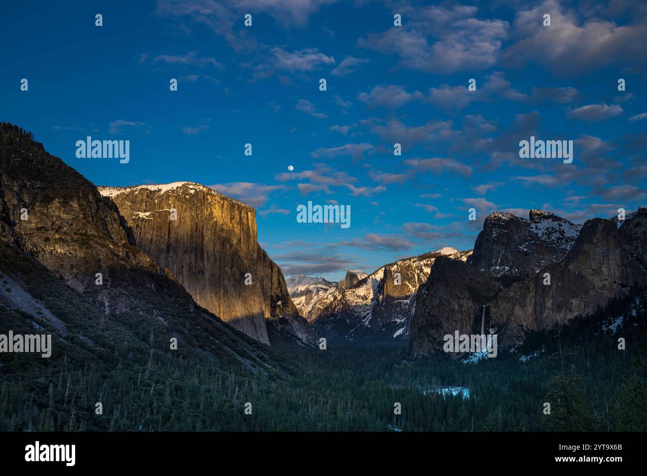 FEBRUARY 2023, YOSEMITE VALLEY, CALIFORNIA, USA - spectacular tunnel ...