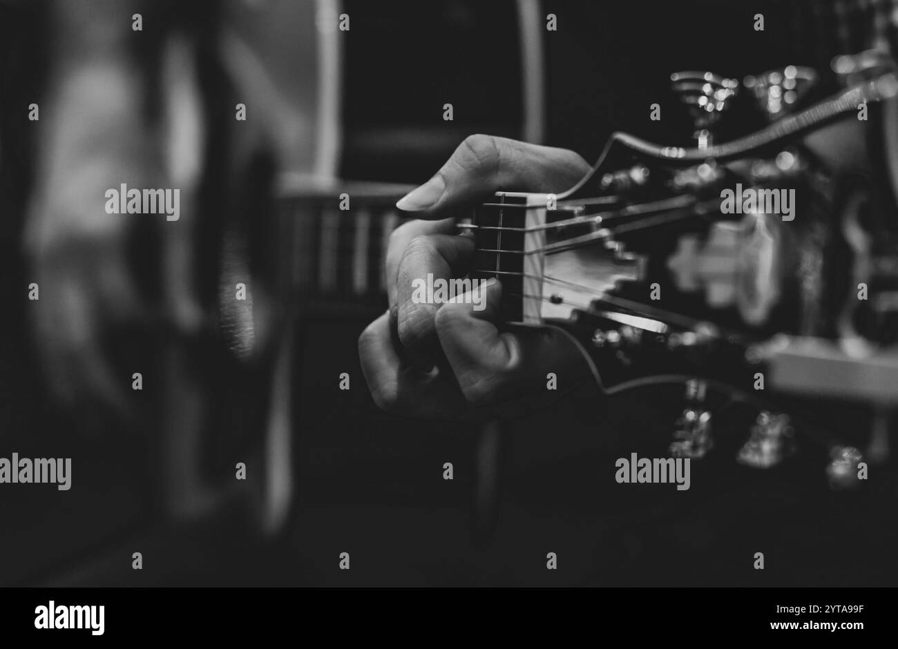 Classic guitarist hi-res stock photography and images - Alamy