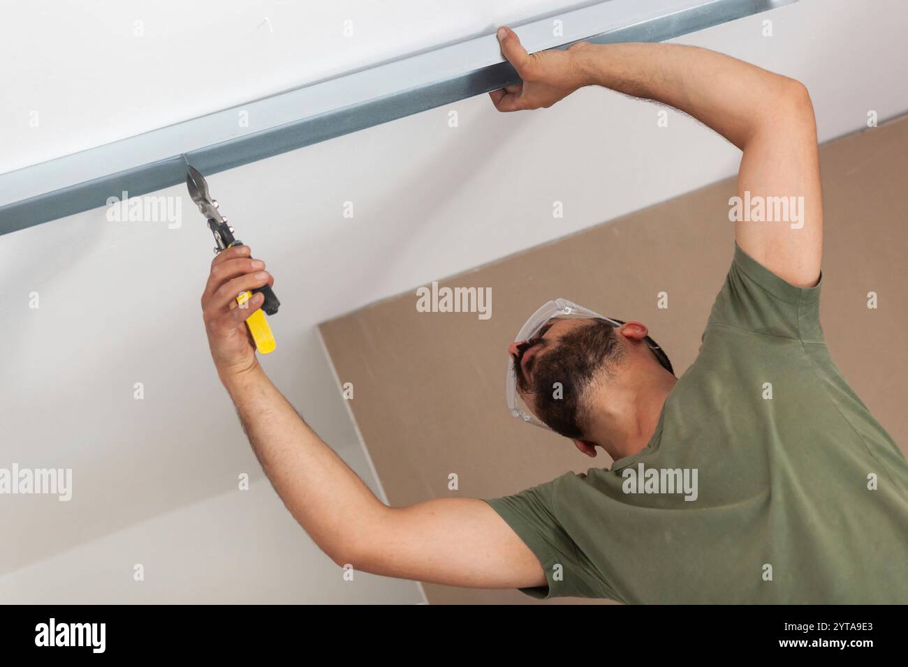 Installing plasterboard hi-res stock photography and images - Alamy
