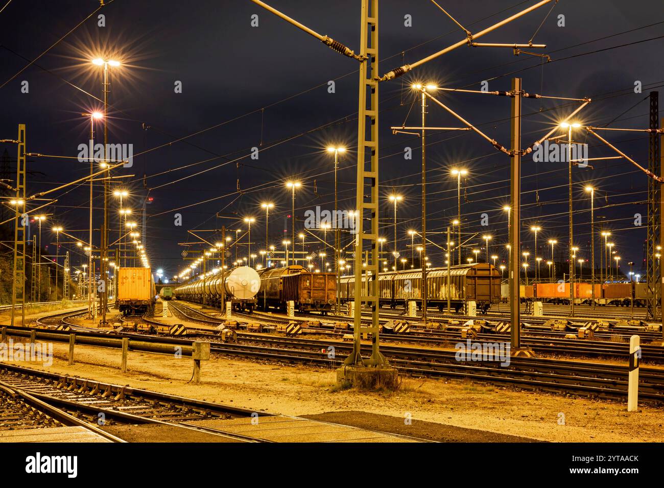 Logistic yard hi-res stock photography and images - Alamy