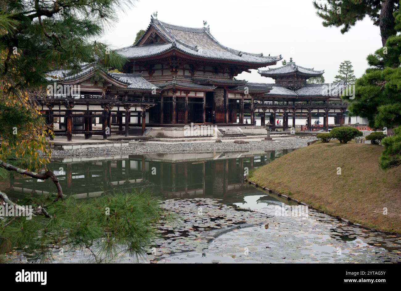 The Jodo and Tendai Sects famous Phoenix Hall of Byodo-in Temple sits ...