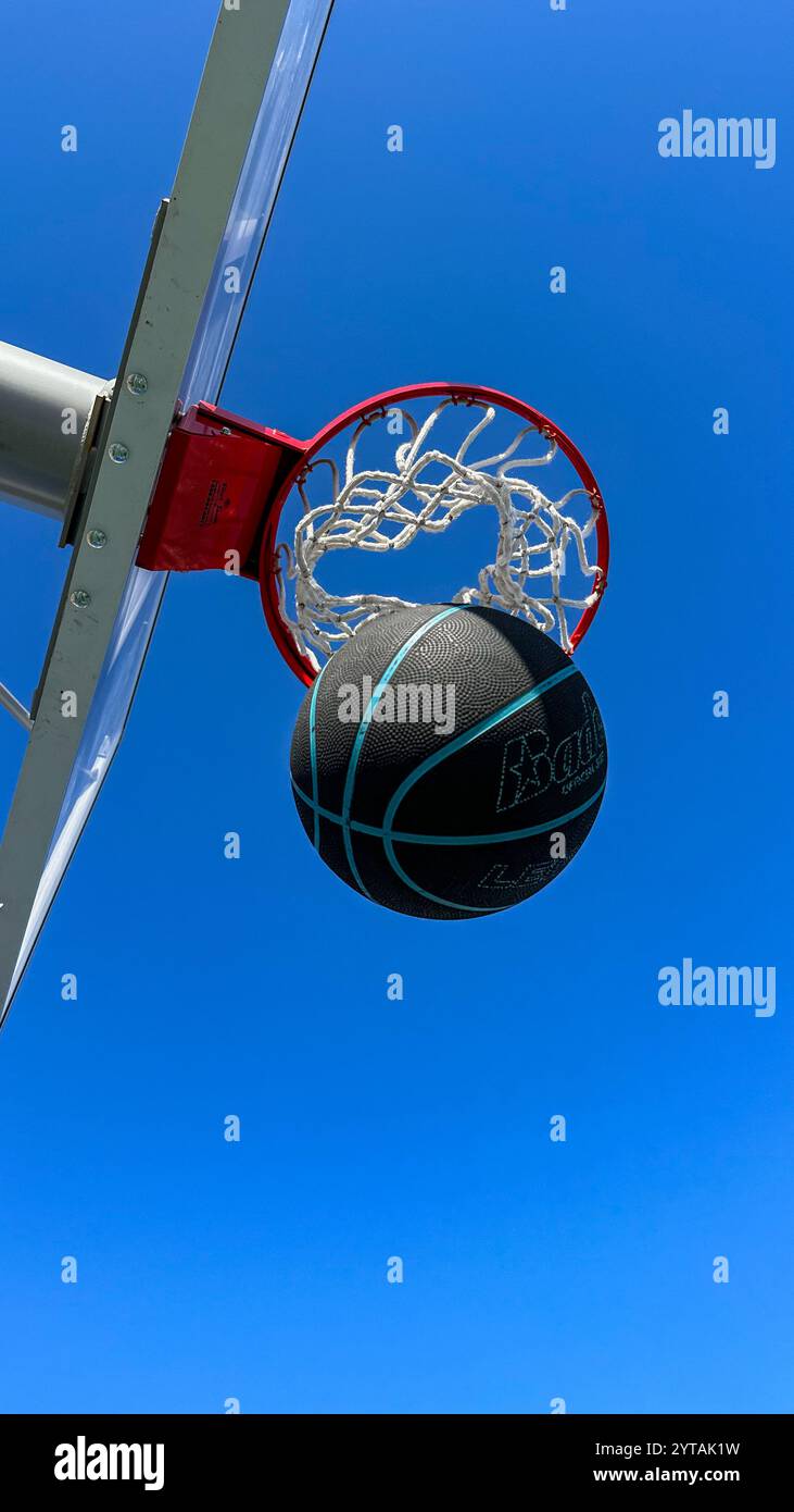 Basketball court children hi-res stock photography and images - Alamy