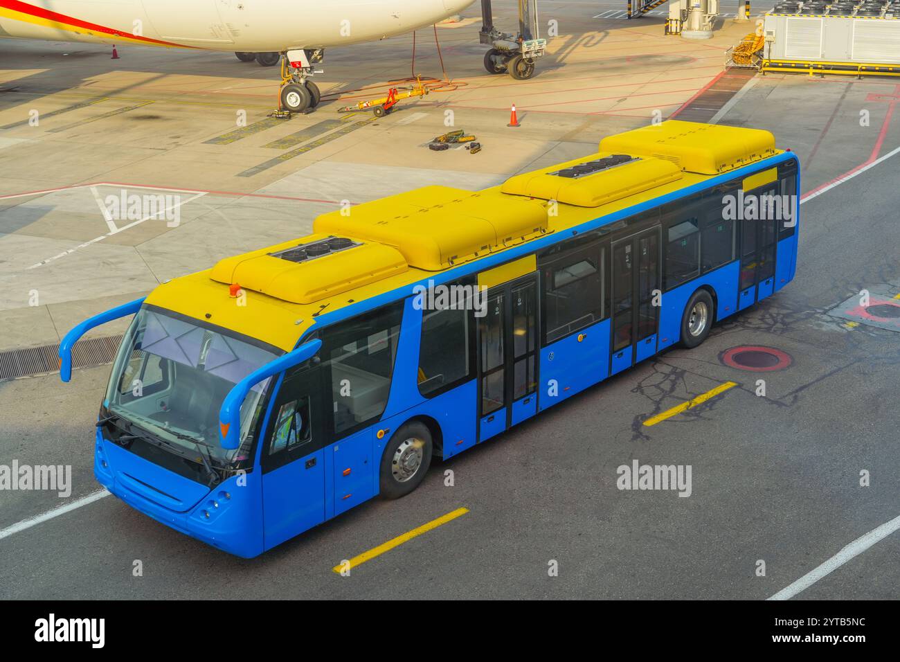 Passengers boarding shuttle bus hi-res stock photography and images - Alamy