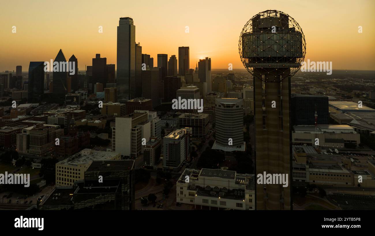 Aerial view dallas reunion tower hi-res stock photography and images ...