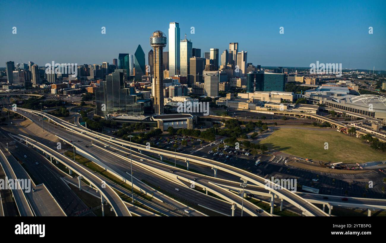 Aerial view dallas cityscape reunion hi-res stock photography and images - Alamy