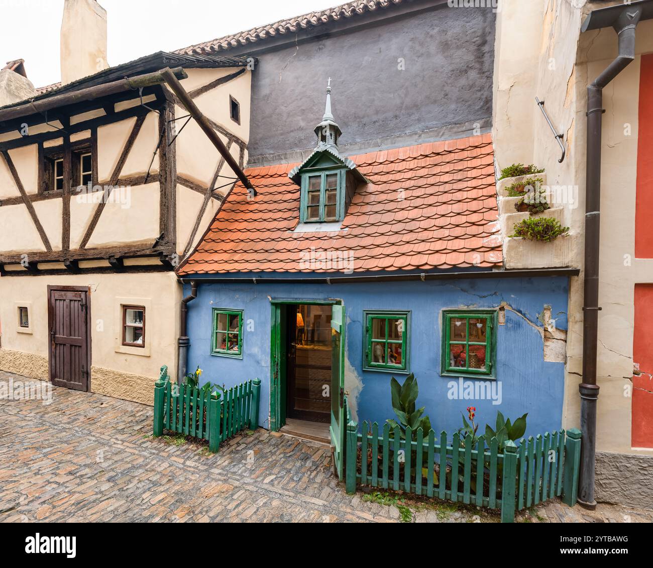 Streets of quaint old houses in the Golden Alley of Prague's Old Town ...