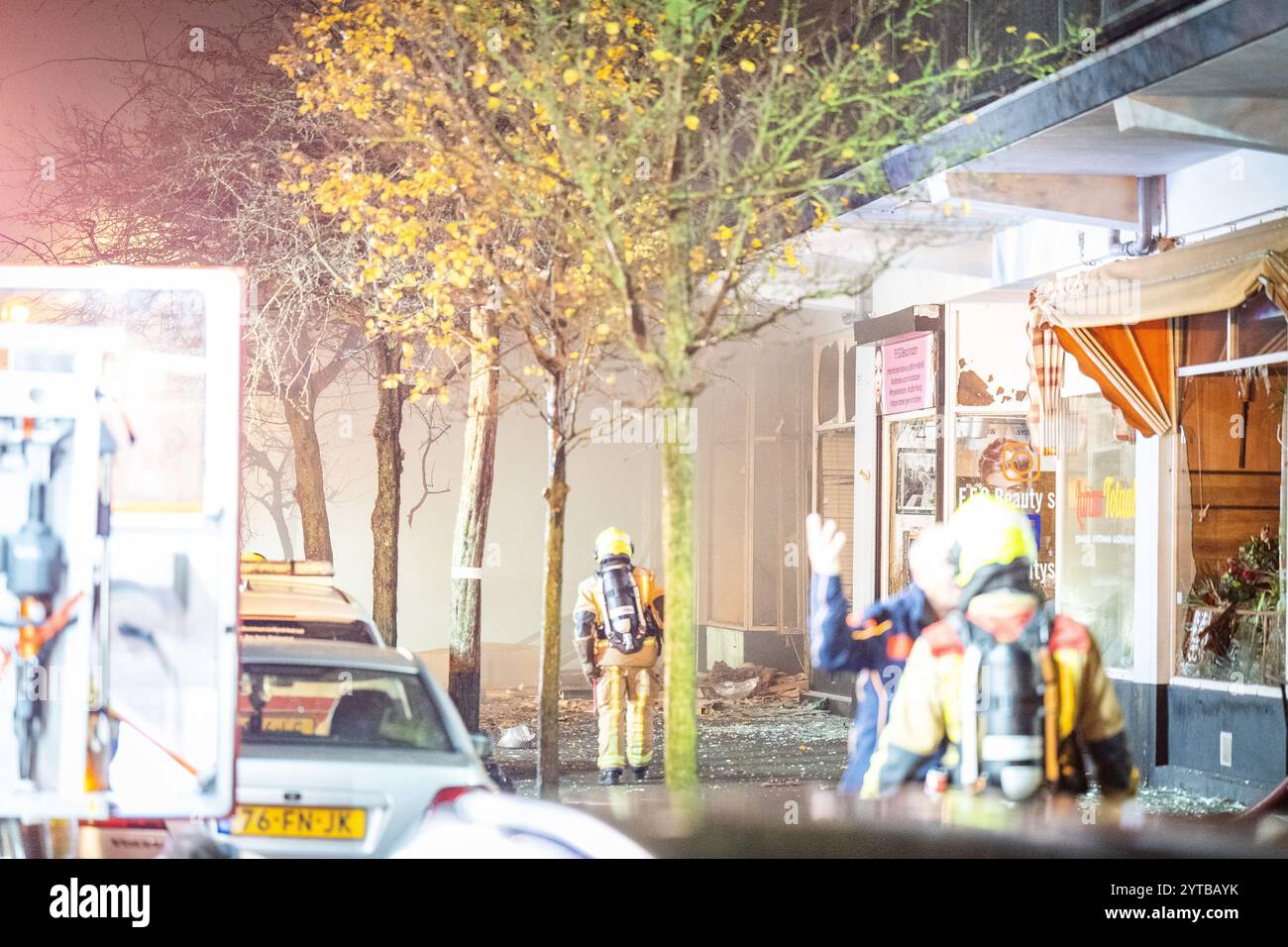 DEN HAAG - Emergency services are present at the Tarwekamp where a very ...