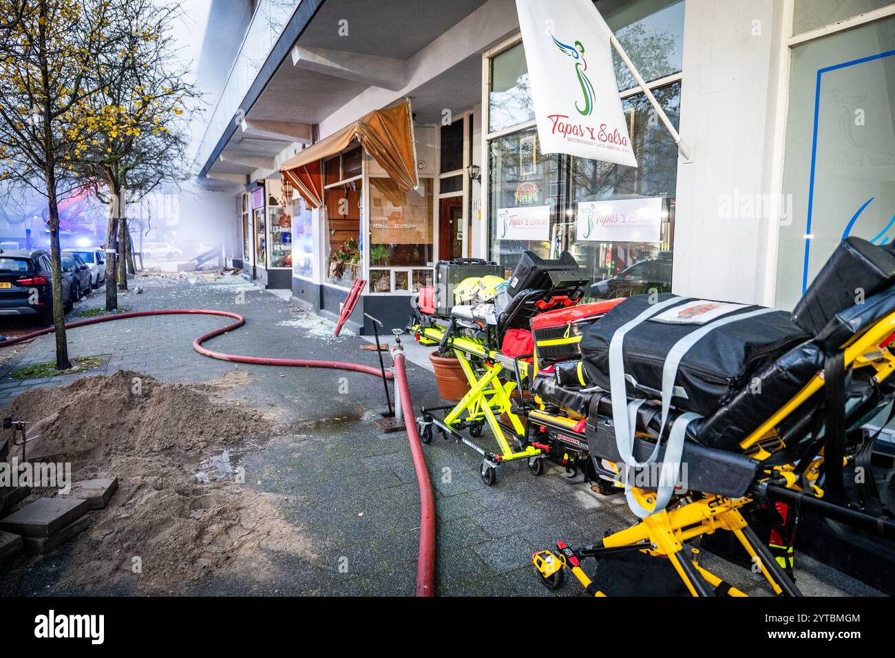 DEN HAAG - Emergency services are present at the Tarwekamp where a very ...