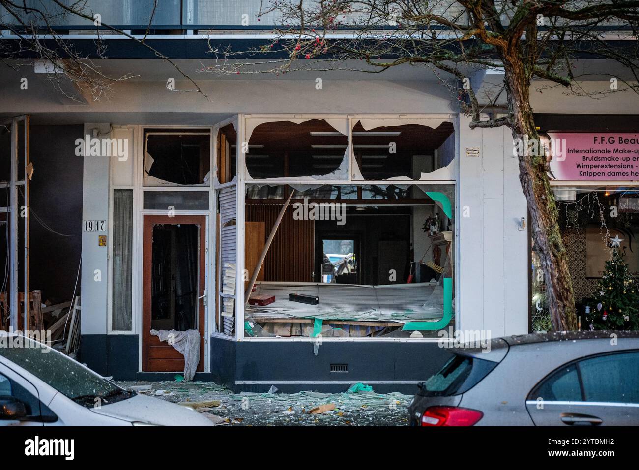 DEN HAAG - Emergency services are present at the Tarwekamp where a very ...