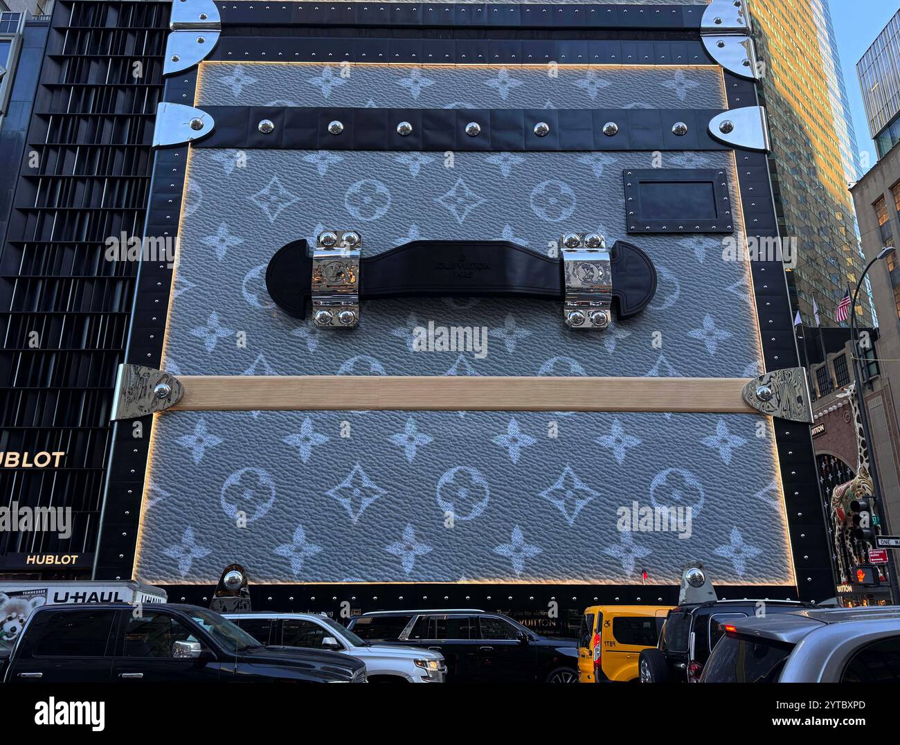 New York, New York, USA. 6th Dec, 2024. A detail view of the 15 story ...