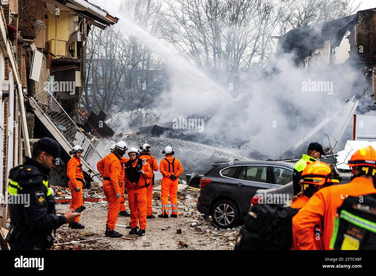 DEN HAAG - Emergency services are on the scene at the Tarwekamp where a ...