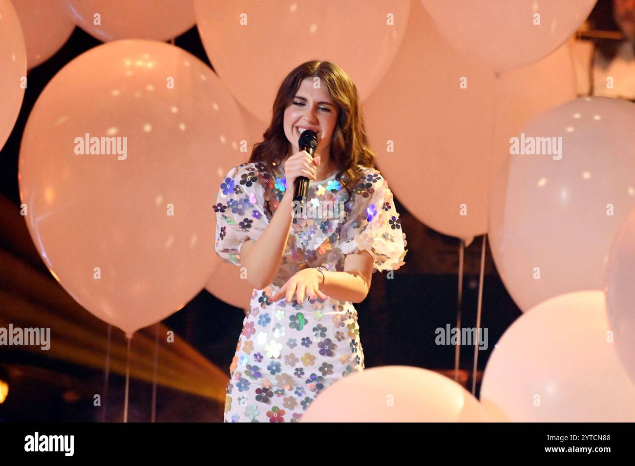 Kathrin German im Finale der 14. Staffel der Castingshow The Voice of ...