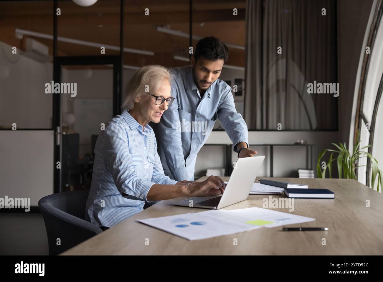 Older middle aged man working in office hi-res stock photography and ...