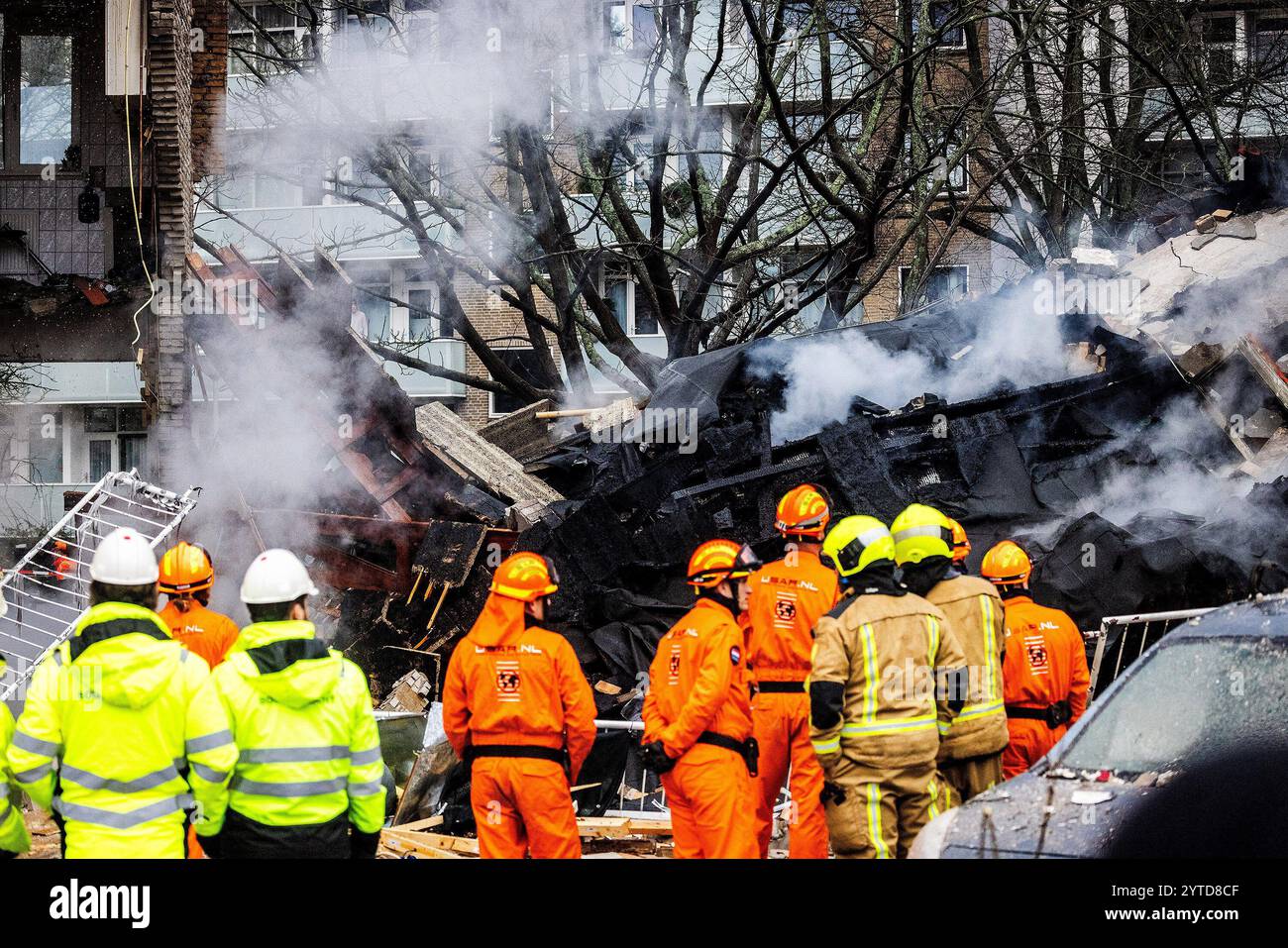 DEN HAAG - Emergency services are on the scene at the Tarwekamp where a ...