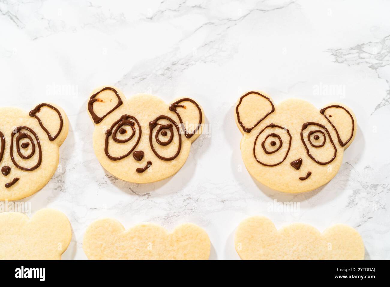 Royal icing process hi-res stock photography and images - Alamy