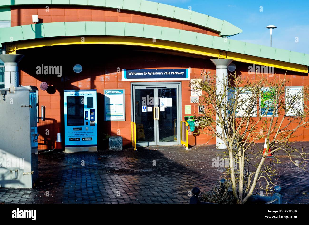 Aylesbury Vale Parkway Railway Station, Buckinghamshire, England Stock ...