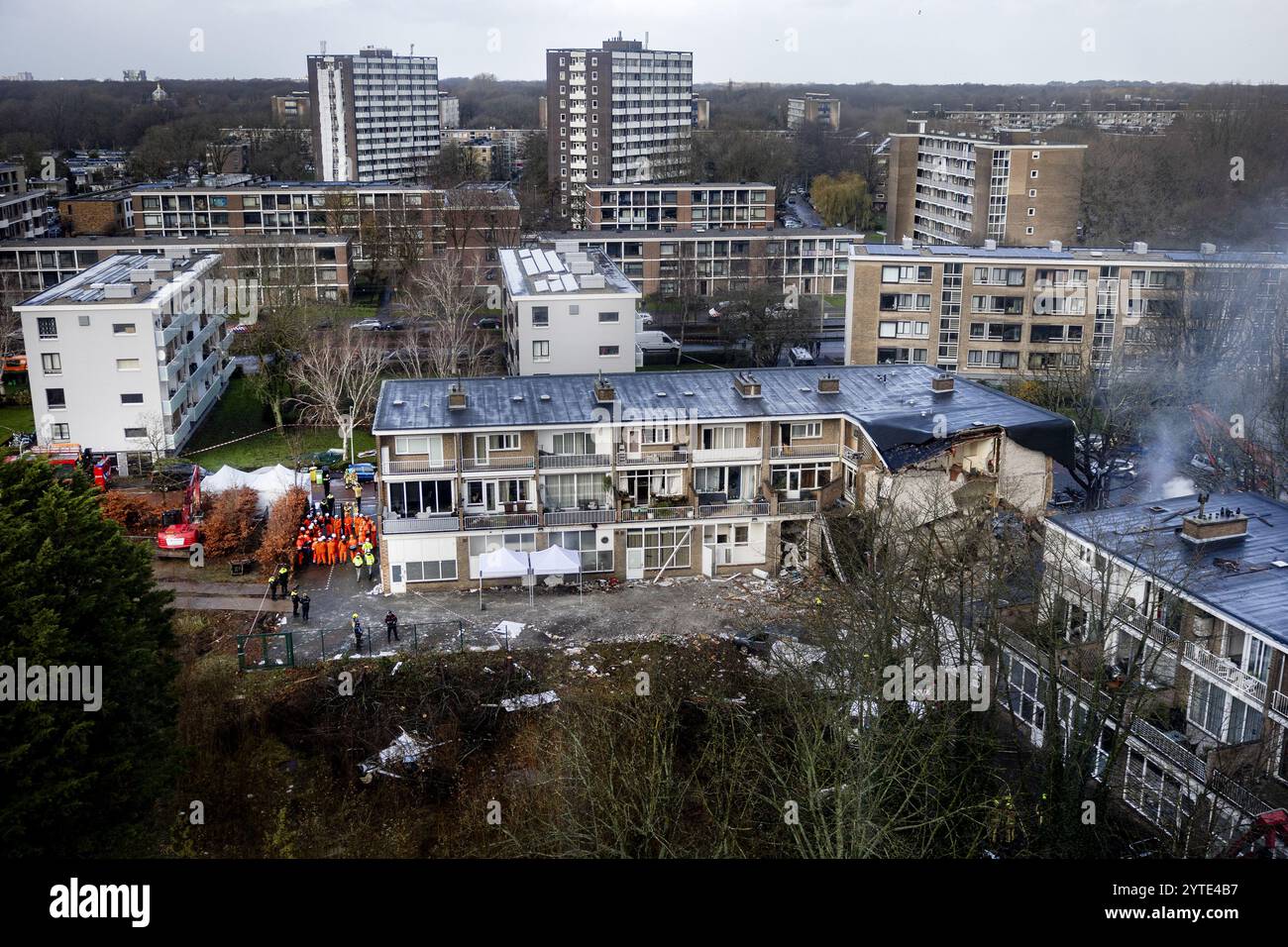 DEN HAAG - Emergency services are on the scene at the Tarwekamp where a ...