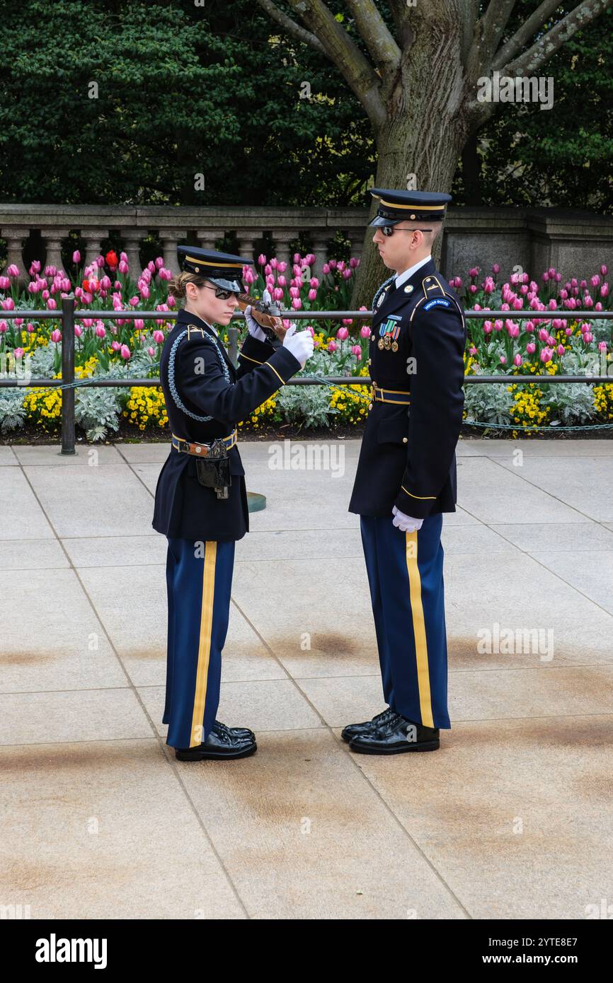 Female soldier usa hi-res stock photography and images - Alamy