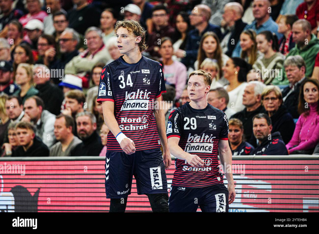 Thilo Knutzen (SG Flensburg-Handewitt, #34), August Baskar Pedersen (SG ...