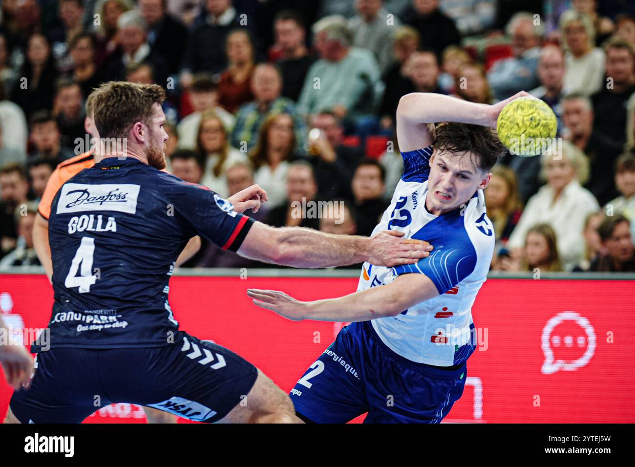 Johannes Golla (SG Flensburg-Handewitt, #04), Maxim Orlov (1. VfL ...
