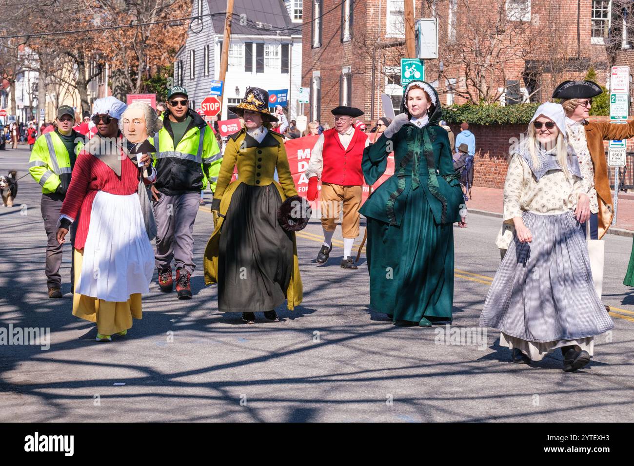 Alexandria, Virginia, USA. Marchers in Revolutionary Era Costumes ...