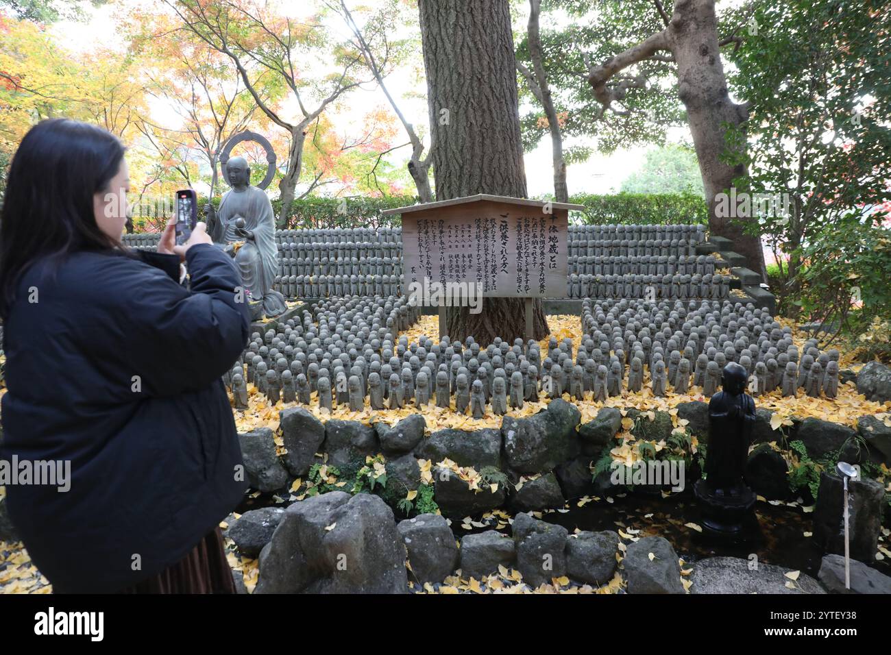 Jizoson dieties (1,000 Jizo) enshrined around the Jizo-do Hall ...