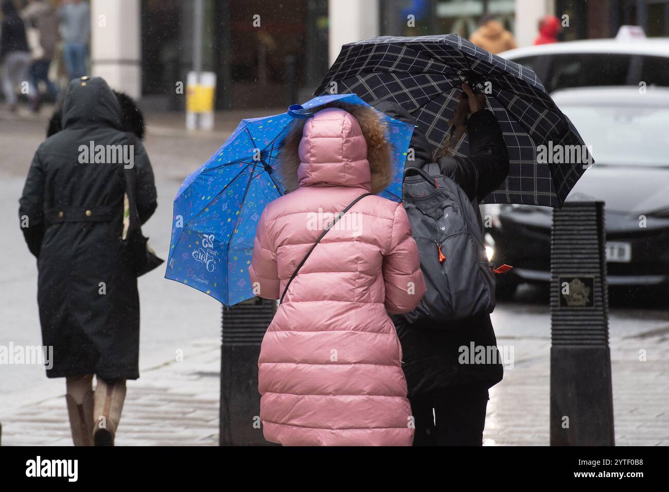 Windsor, Berkshire, UK. 7th December, 2024. Shoppers and tourists were ...