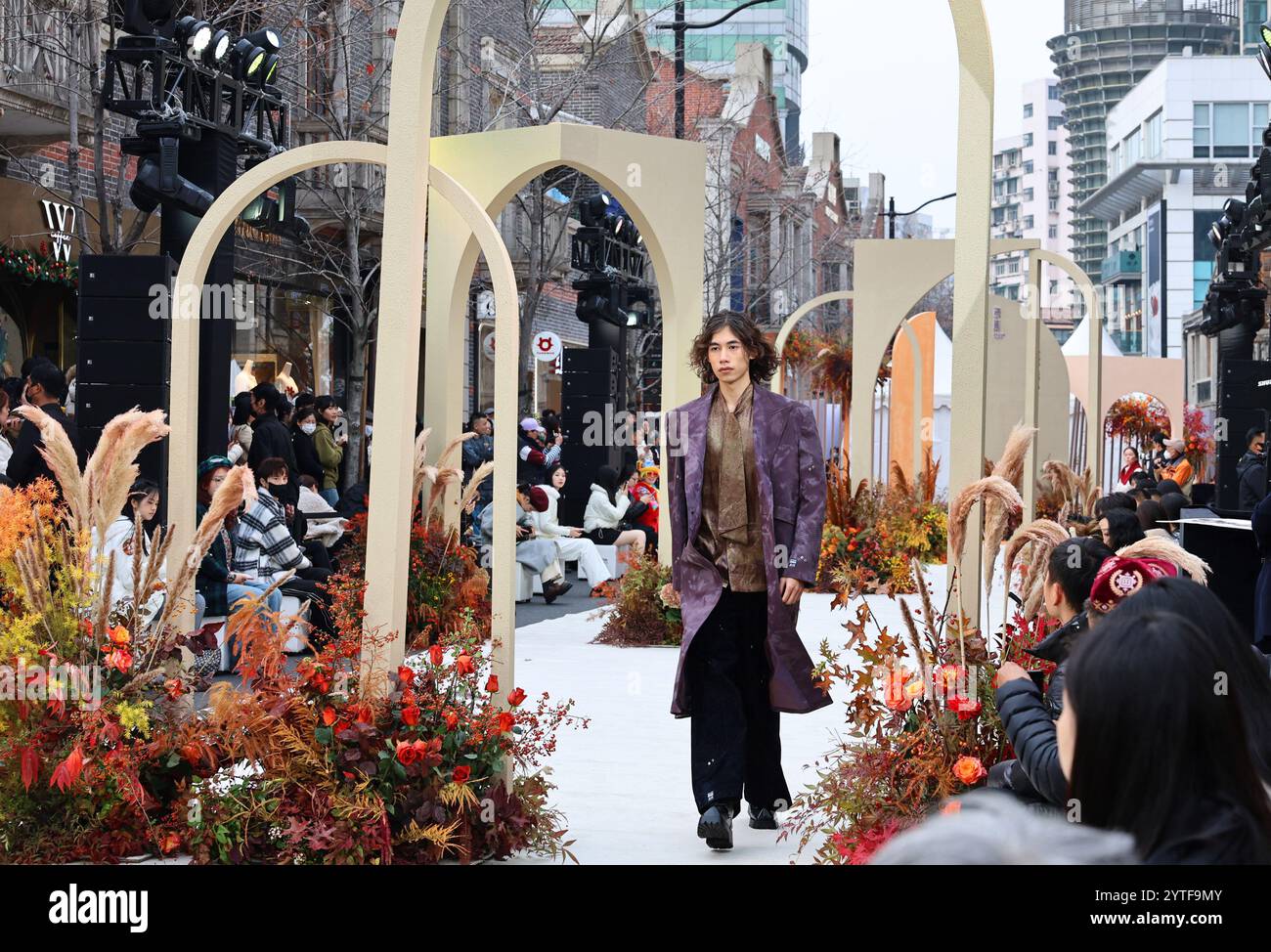 Shanghai, China's Shanghai. 7th Dec, 2024. A model presents a creation ...