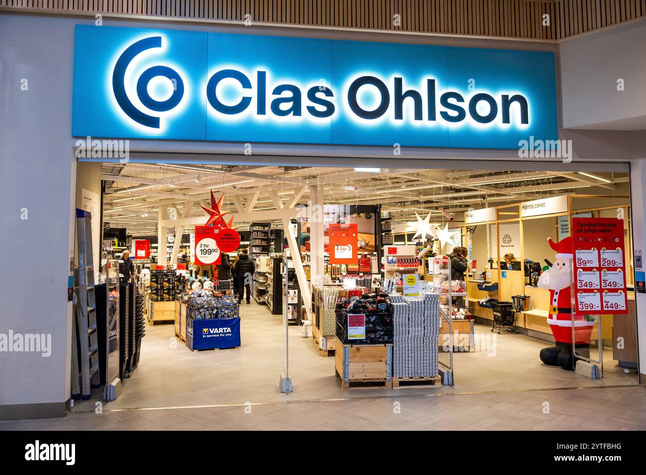 Christmas shopping during Friday afternoon, Linköping, Sweden. In the picture: Interior picture ...