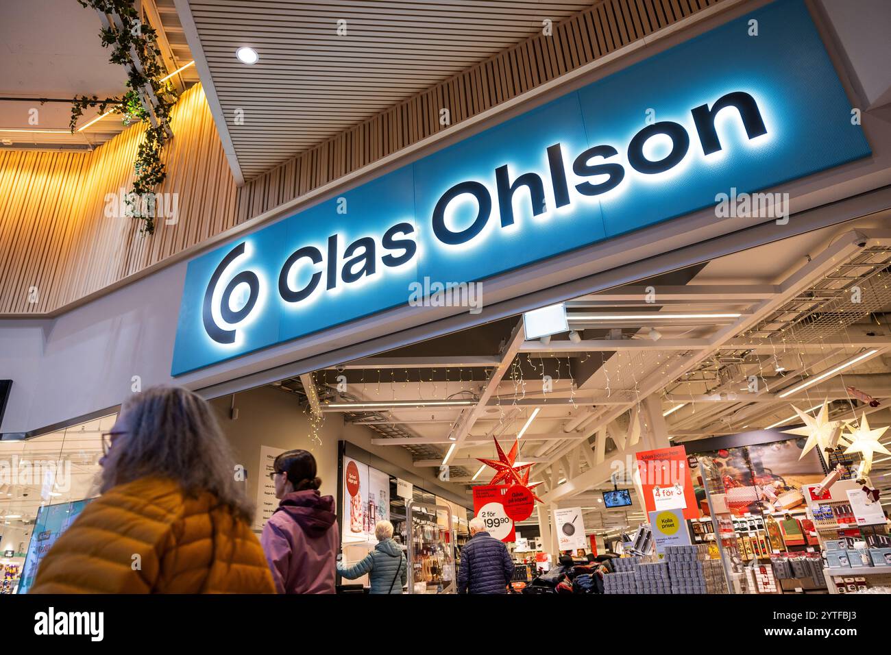 Christmas shopping during Friday afternoon, Linköping, Sweden. In the picture: Interior picture ...