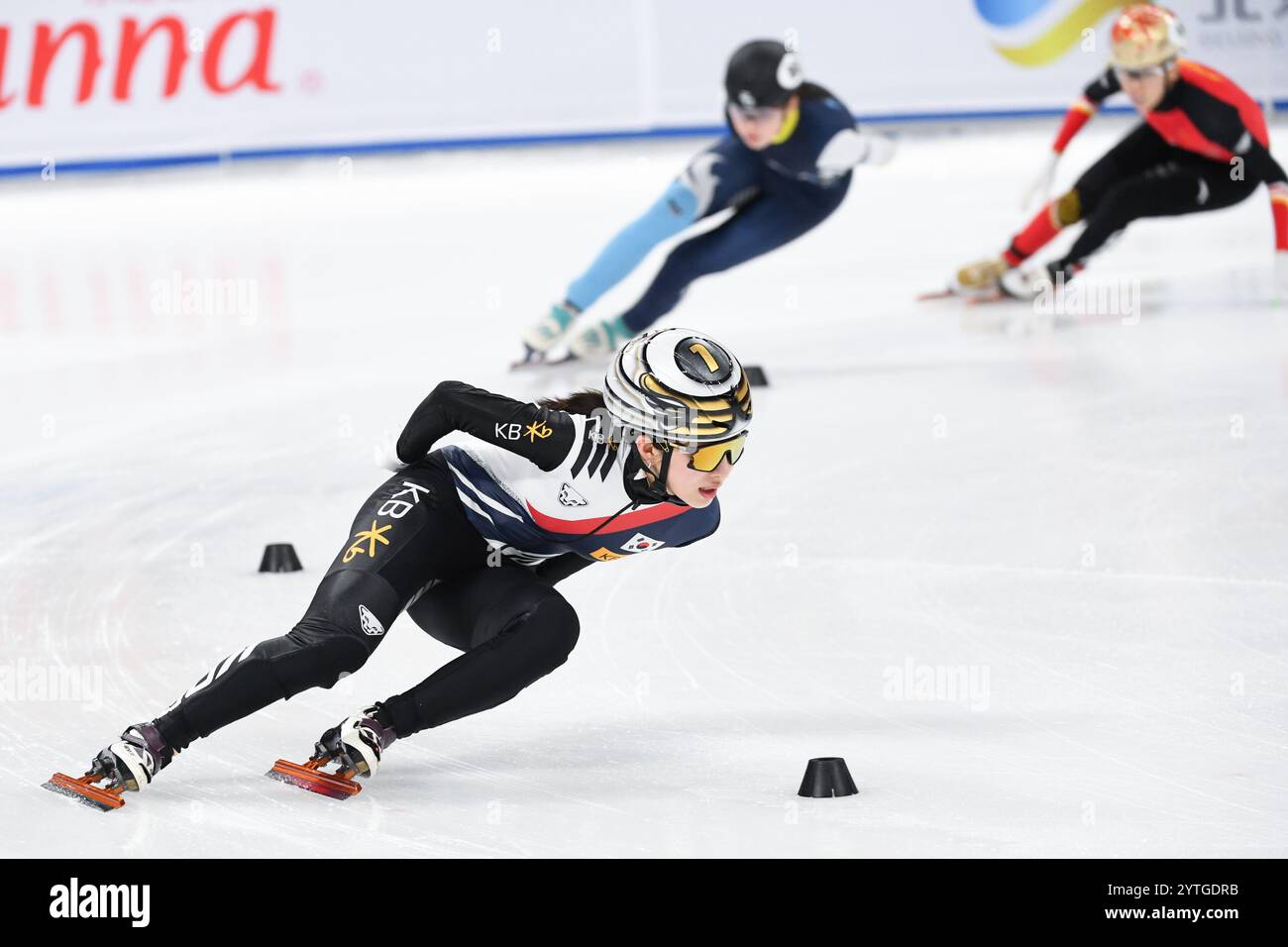 Beijing, China. 7th Dec, 2024. Kim Gilli (front) of South Korea ...